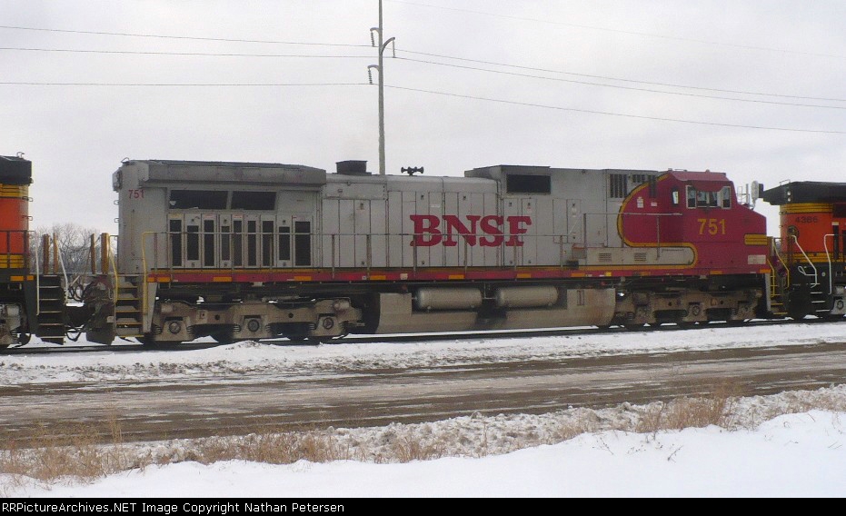 BNSF 751